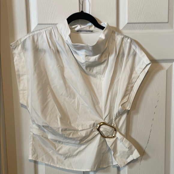 Zara | Tops | Zara White Mock Neck Cap Sleeve Side Zip Top With Gold ...